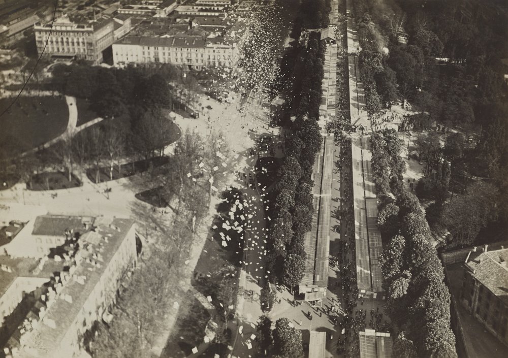 [Propaganda-Flugblattabwurf] von Fedele Azari: Kunstdruck