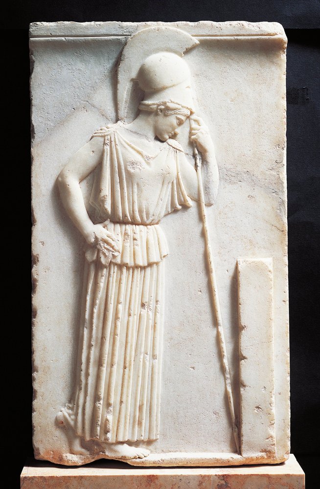 Relief, das die trauernde Athena vor einer Stele zeigt