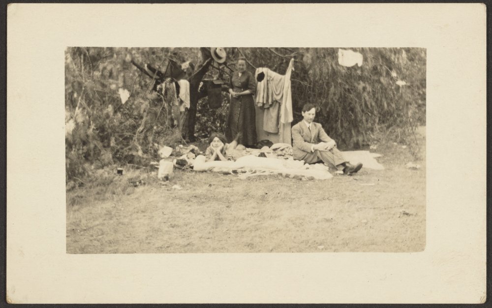 [Gruppenpicknick] von Louis Fleckenstein: Kunstdruck