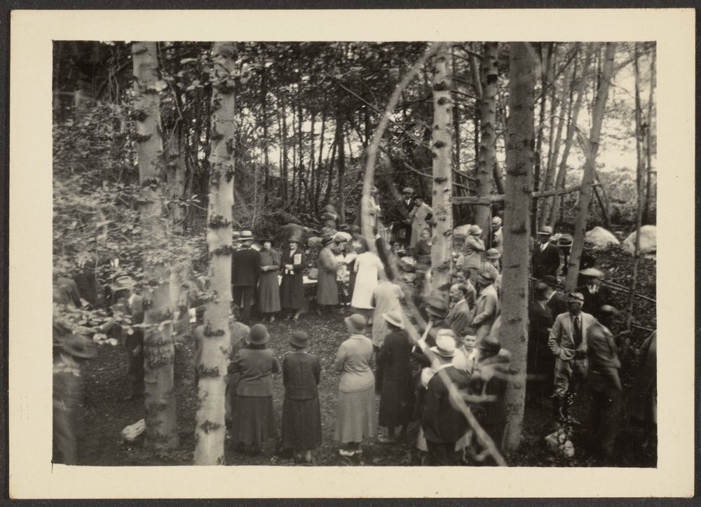 [Gruppe im Wald] von Louis Fleckenstein: Kunstdruck kaufen