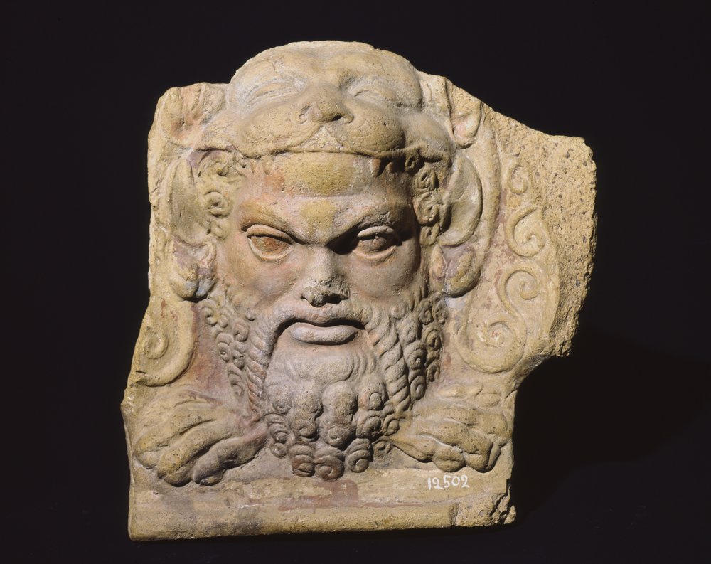 Antefix, das den Kopf eines Mannes darstellt, aus dem Tempel von Sassi ...