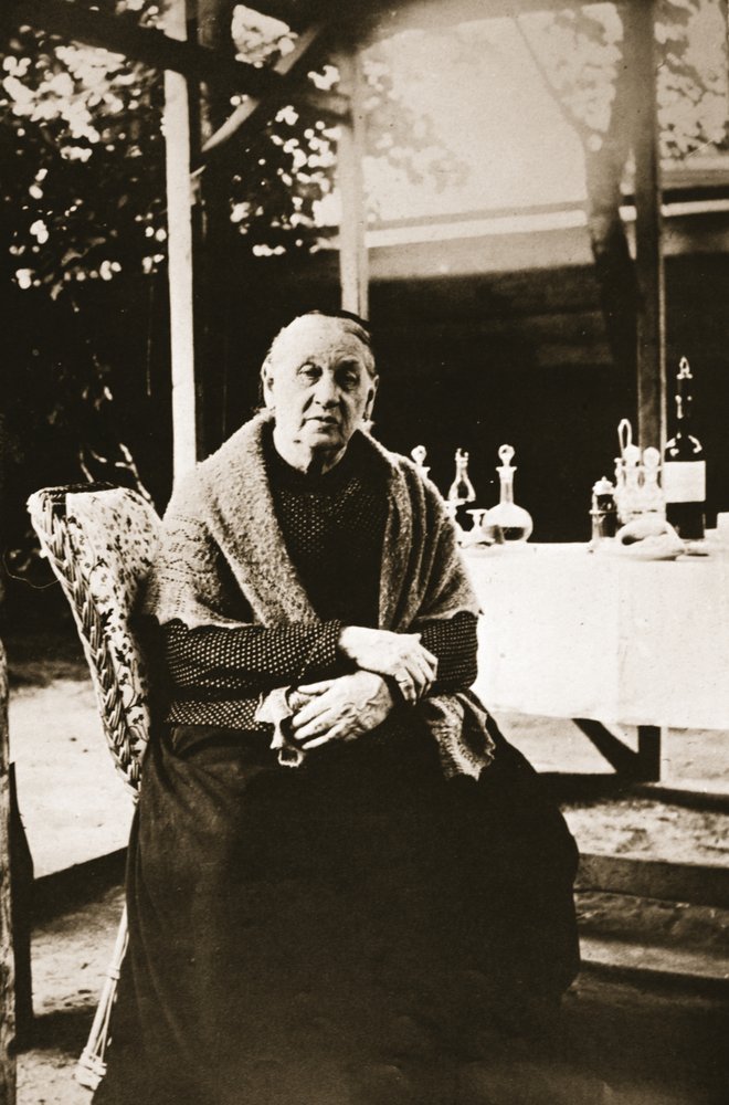 Die Nanny, Mitte der 1890er Jahre von Russian Photographer