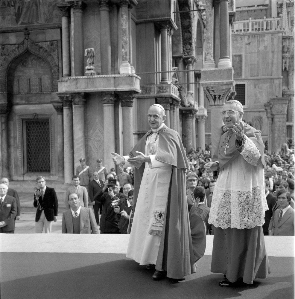 Der Kardinal Albino Luciani (Johannes Paul I.) mit Papst Paul VI. in ...