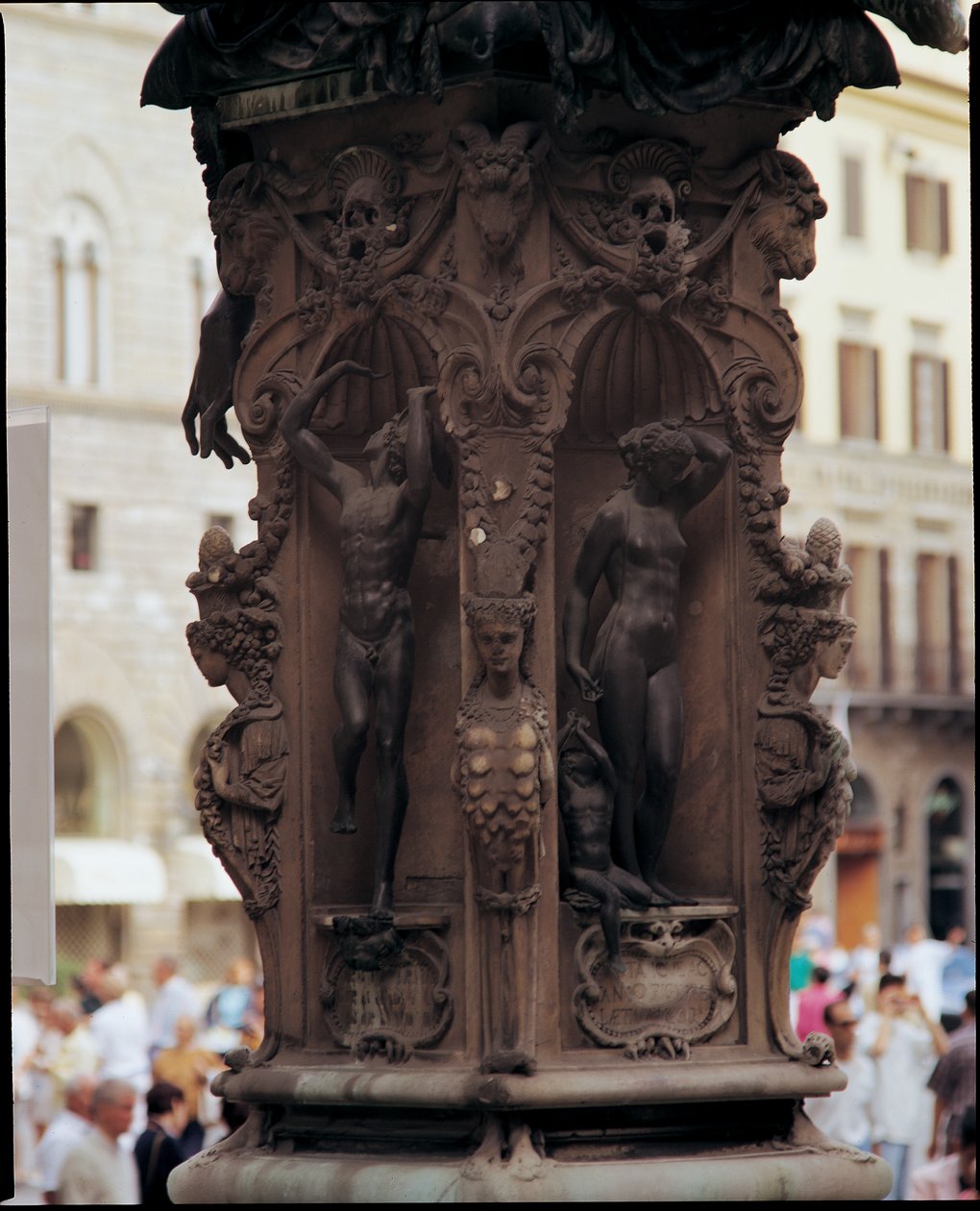 Merkur, Danae und Perseus, von der Basis einer Skulptur von Perseus mit ...