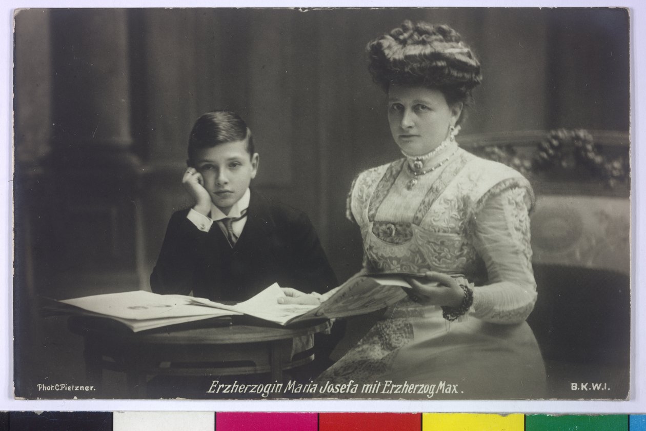 Erzherzogin Maria Josefa mit ihrem Sohn Max