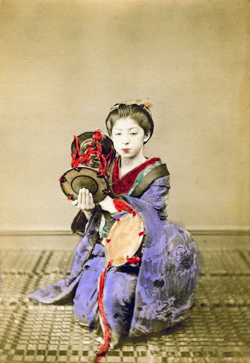 Geisha spielt die Tsuzumi, Japan, 1882 von Felice Beato