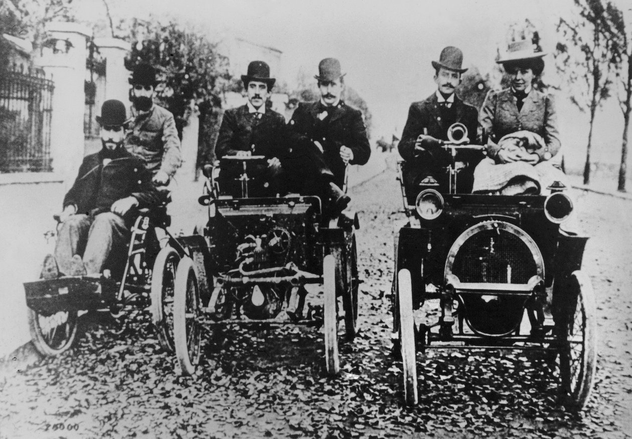 Marcel (gest. 1903) und Louis (1877-1944) Renault beim Fahren, 1898