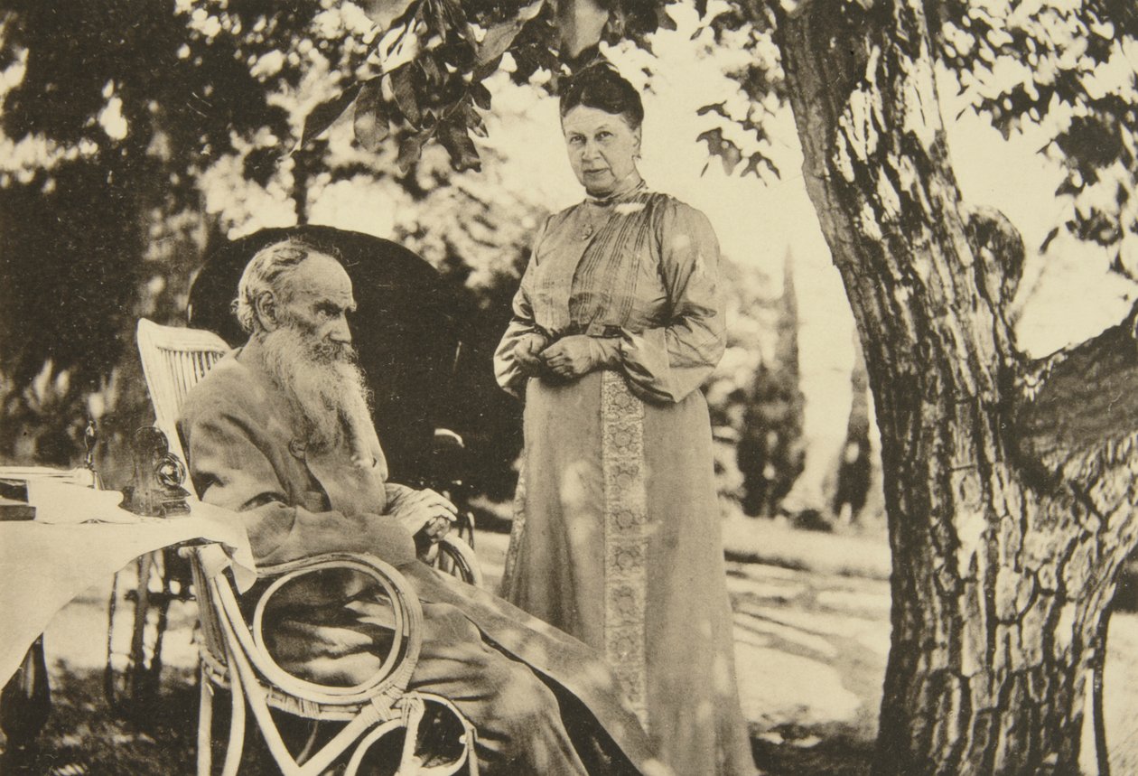 Der russische Autor Leo Tolstoi und seine Frau Sophia am Schwarzen Meer ...