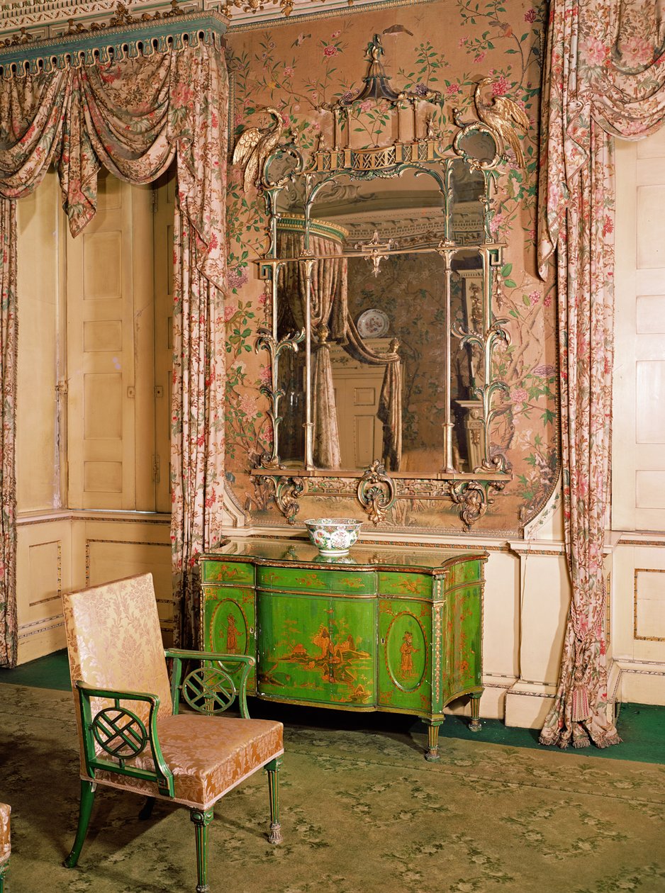 Kommode und Stuhl im Staatsbettzimmer in Nostell Priory, Yorkshire